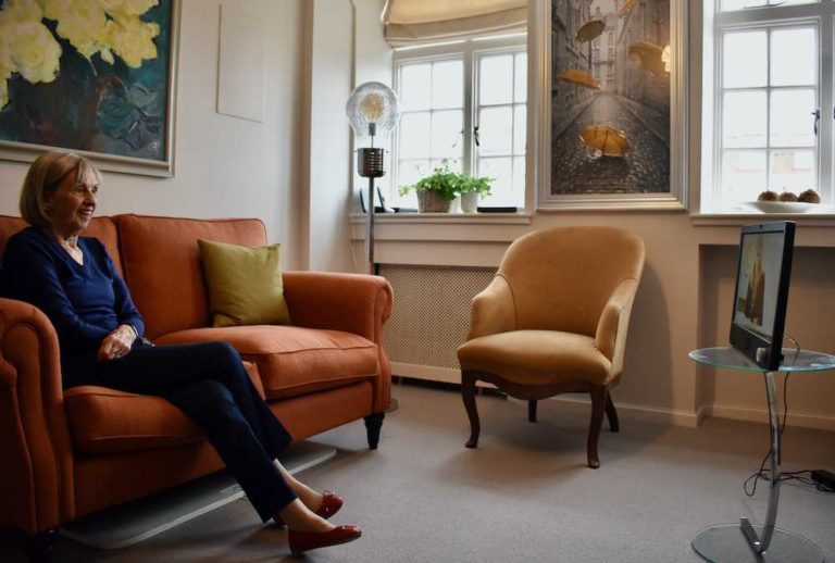 Komp No Isolation: Video Calling Device for the Isolated Elderly